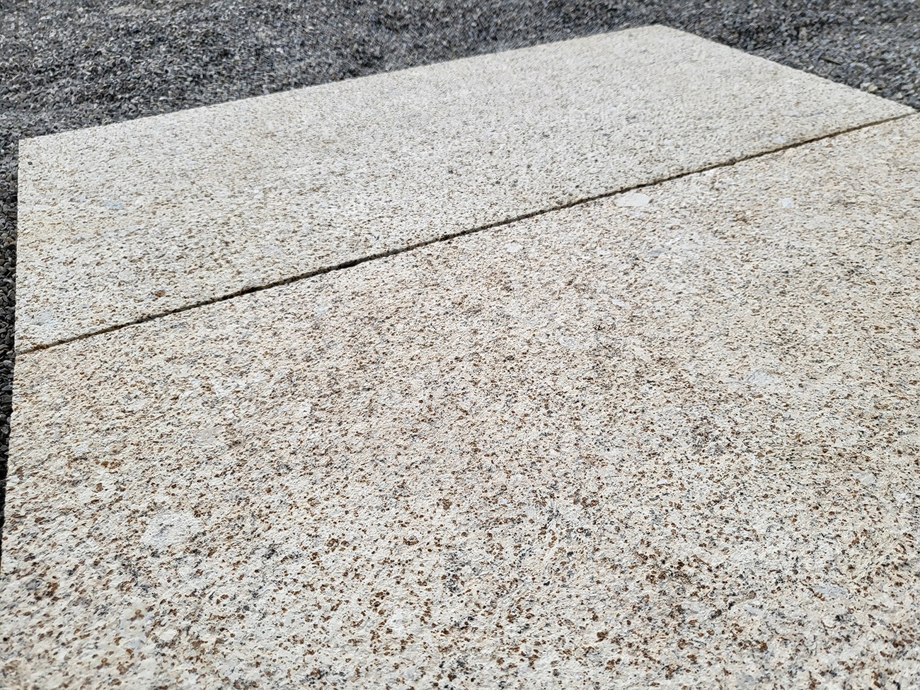 Andesit Terrassenplatten - Rössle AG - Natursteine